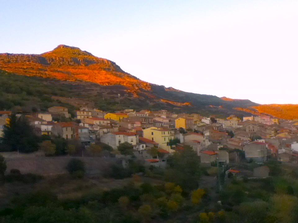 Bortigali, cade da cavallo e resta schiacciato, grave un 62enne